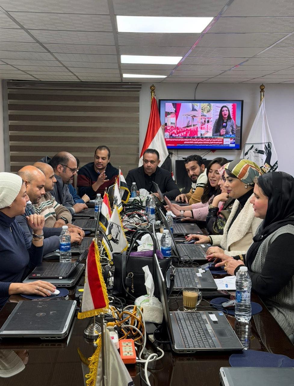 غرفة عمليات تنسيقية شباب الأحزاب والسياسيين تواصل انعقادها لمتابعة الانتخابات في الدوائر الـ30 ...