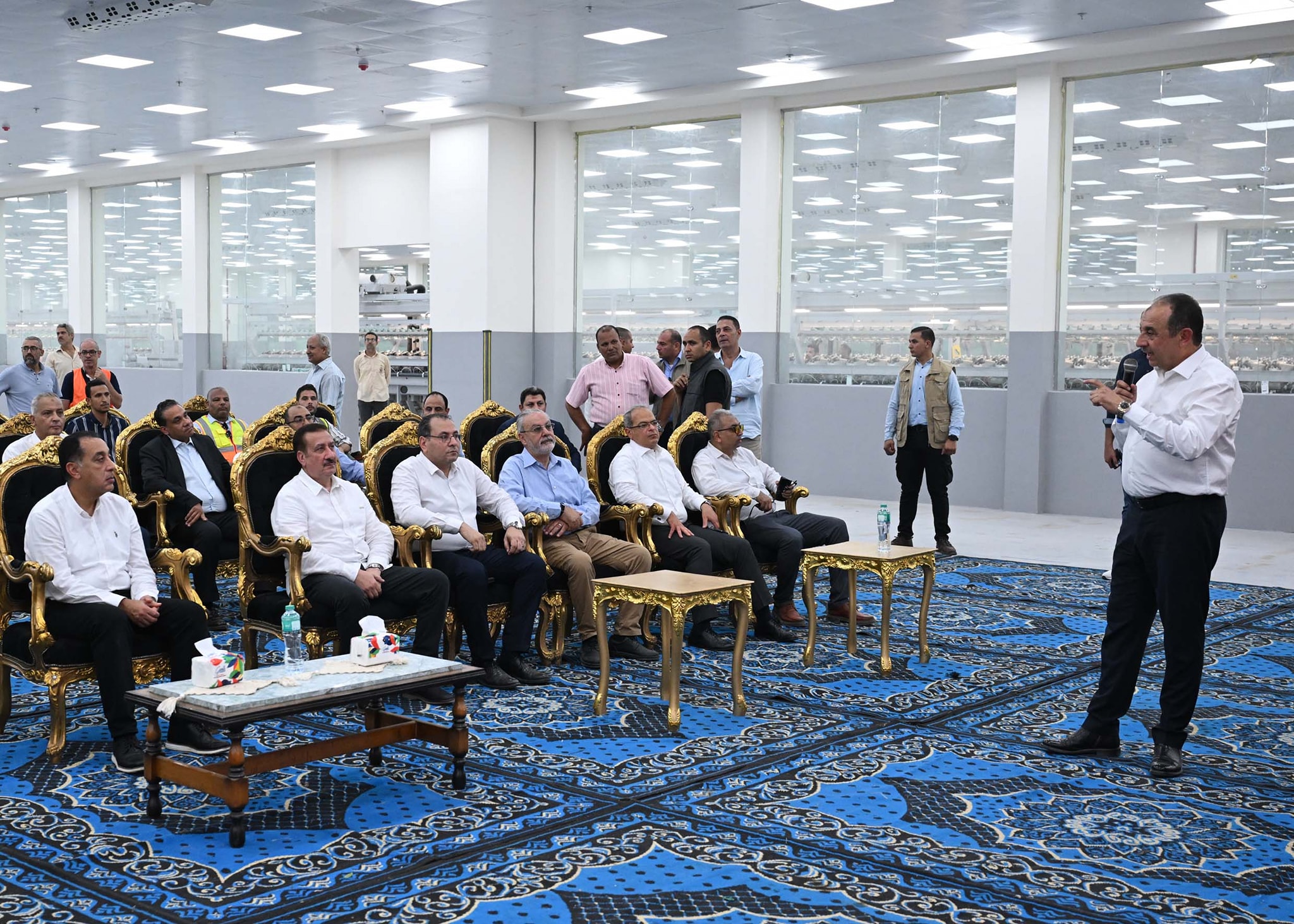 ضمن المشروع القومي لتطوير صناعة الغزل والنسيج.. رئيس الوزراء يتابع تجارب بدء التشغيل يمصنع "غزل ...